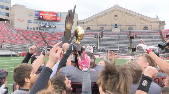 State line separates defending D7 state champion Black Hawk-Warren (IL ...