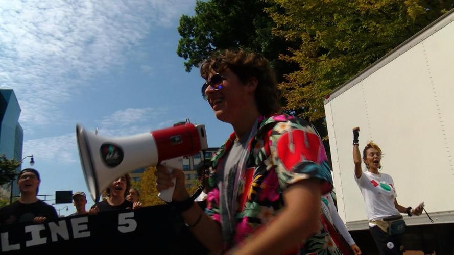 Activists pressure DNR to shut down Wisconsin oil pipeline | Politics ...