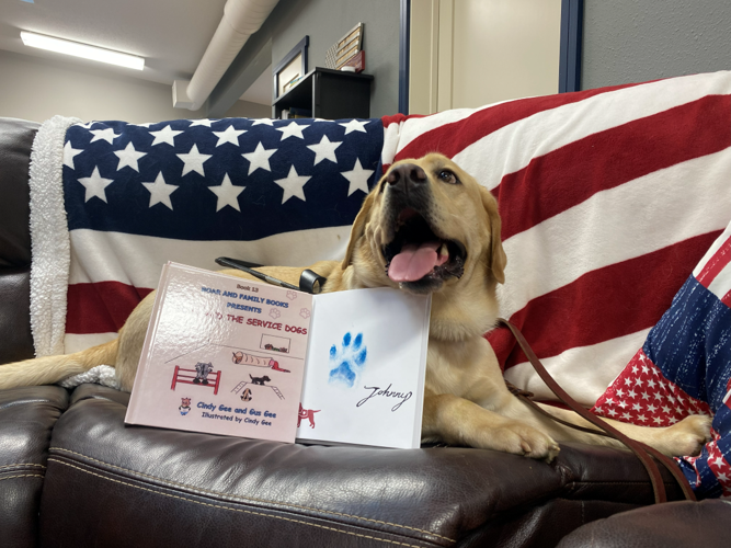'Paw'tographs to support service dogs for veterans | Top Stories | wkow.com