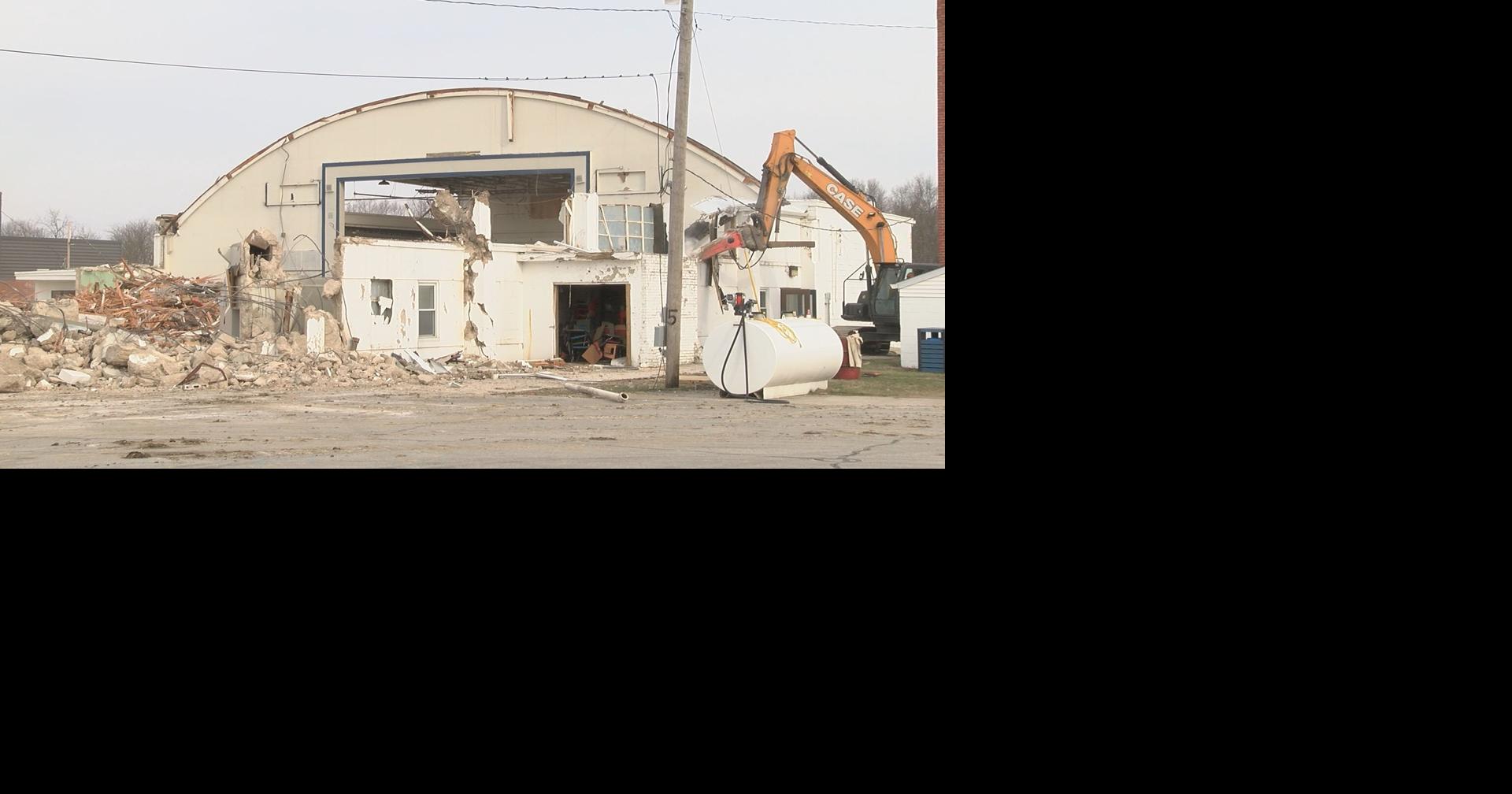 Pine Village Gym undergoing demolition after 83 years | News | wlfi.com