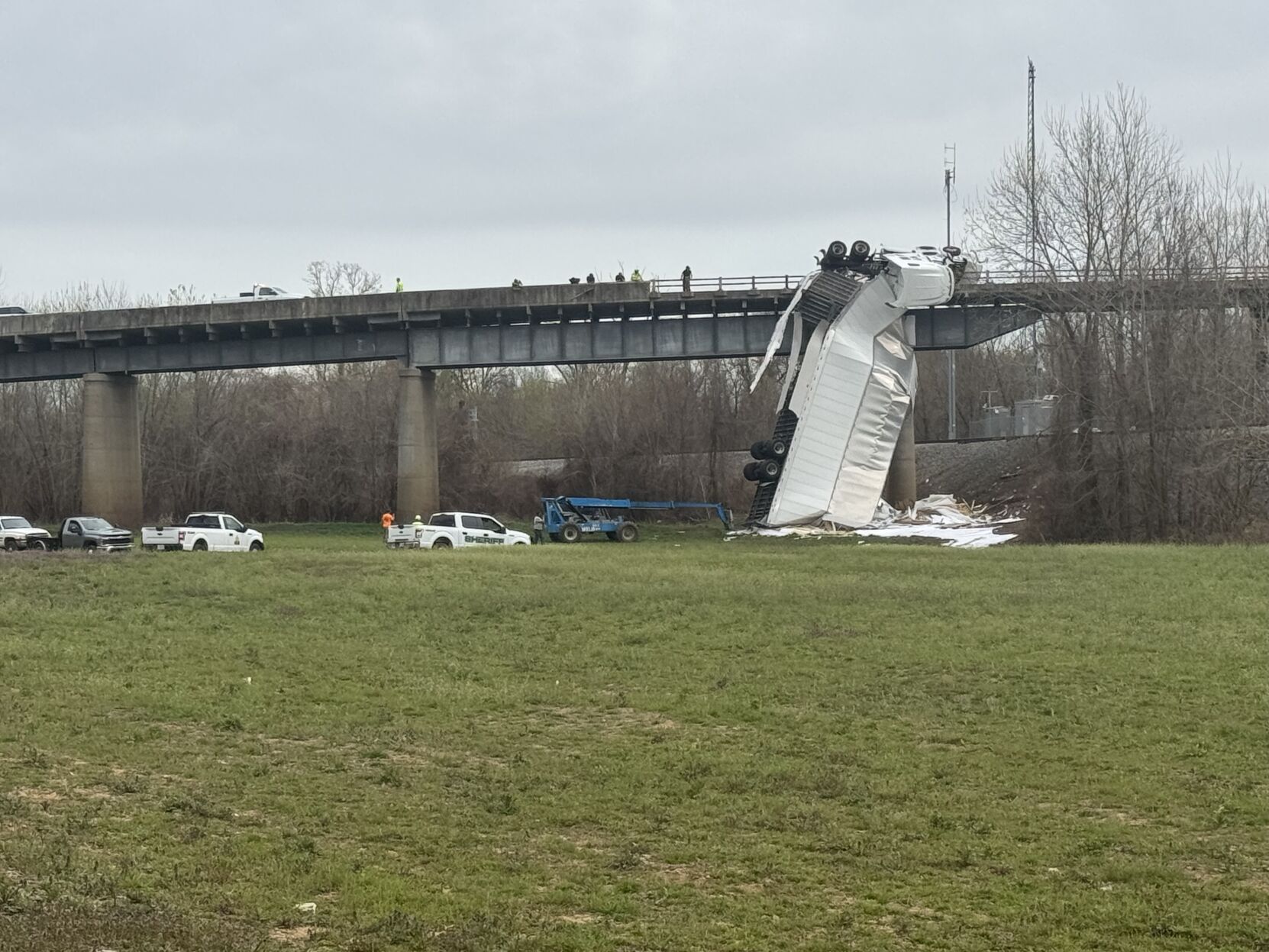 KYTC: Both lanes of U.S. 51 Ohio River 'Cairo' Bridge reopen after semi ...