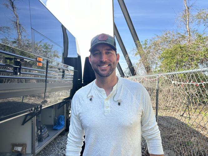 Special concert combines eclipse, performance by retired baseball-turned country music star ...