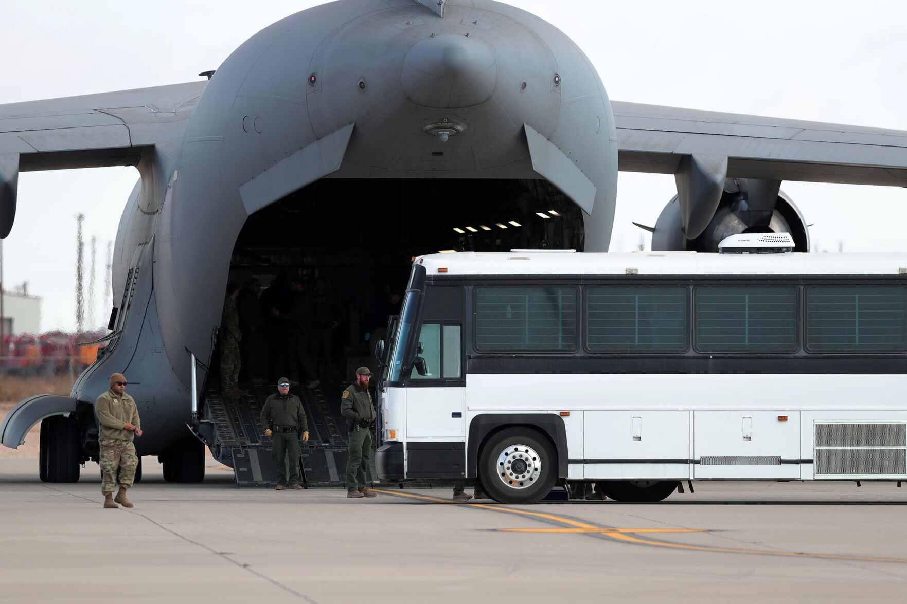 Trump admin moving forward with plans to transport undocumented ...