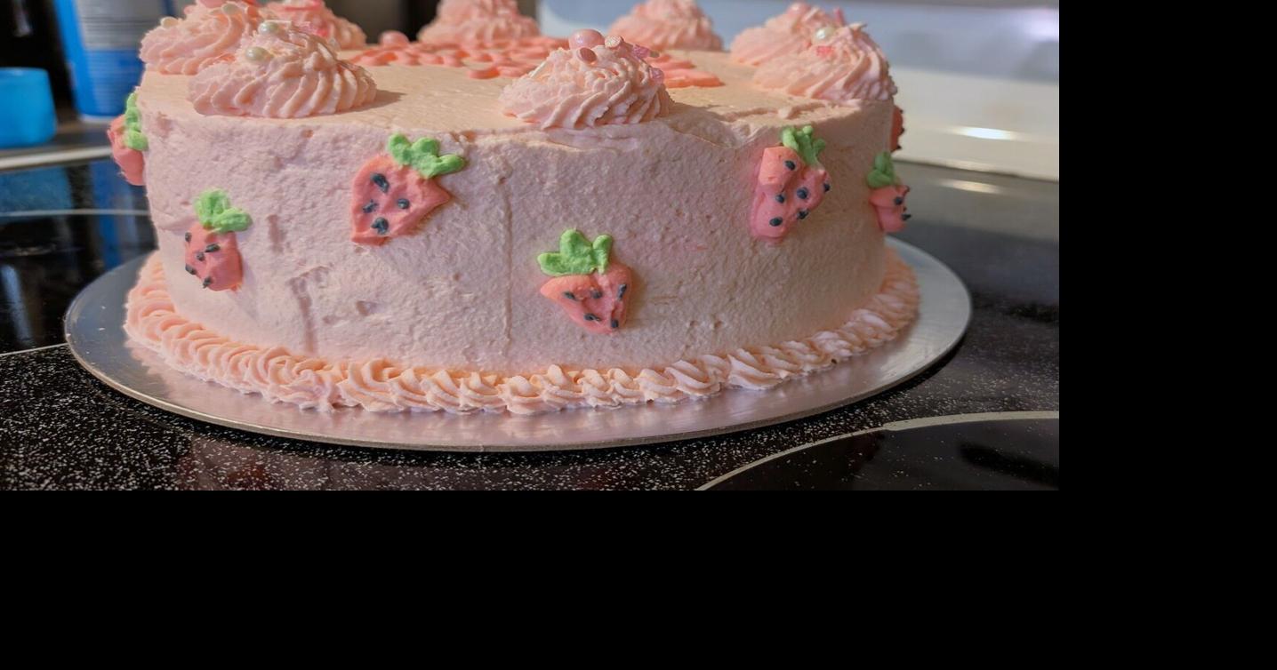 Local woman bakes, decorates cakes for people who lost SNAP benefits ...