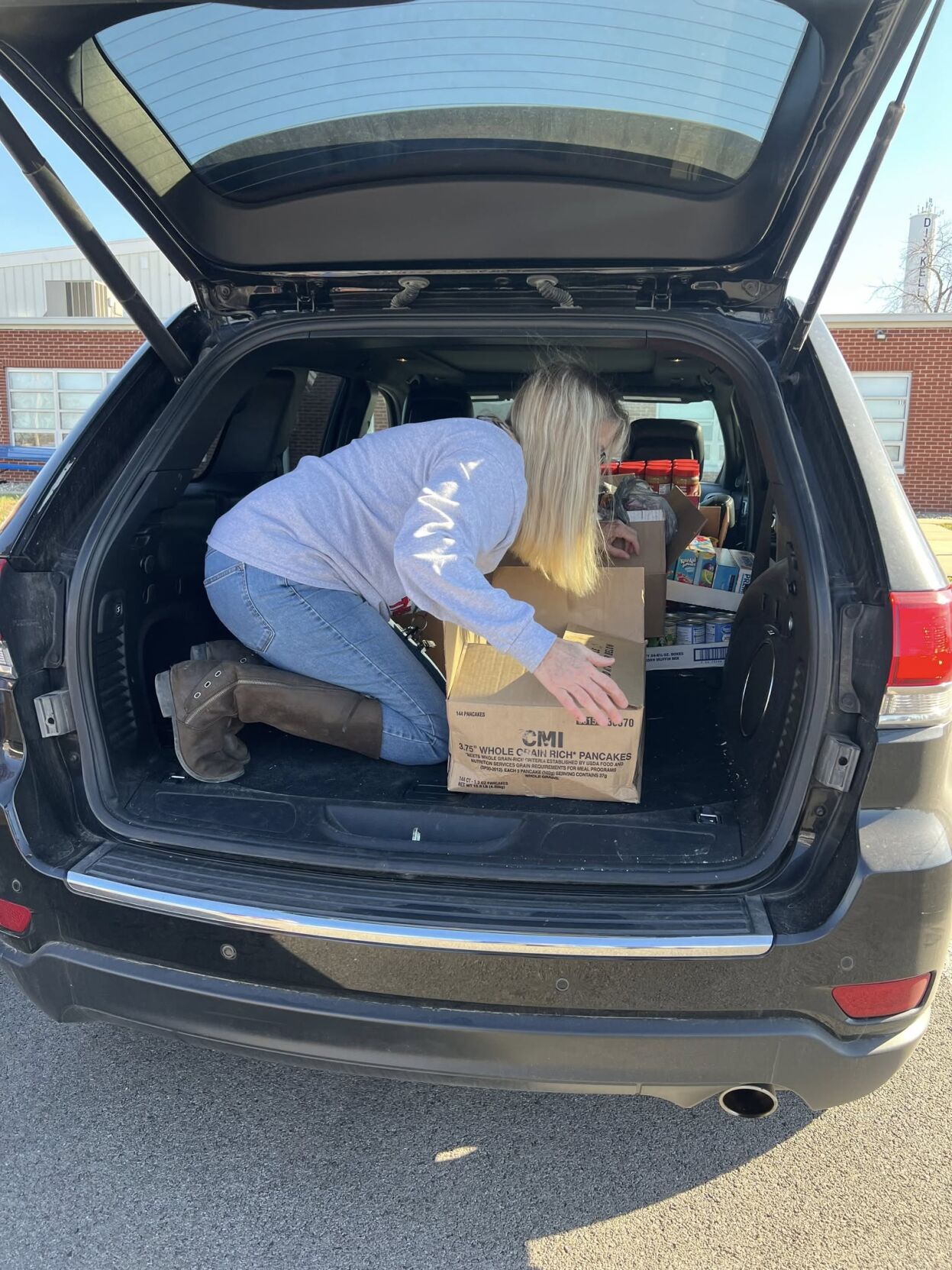 Illinois' tiny pantries remain stocked following food drive at Kell CSD ...