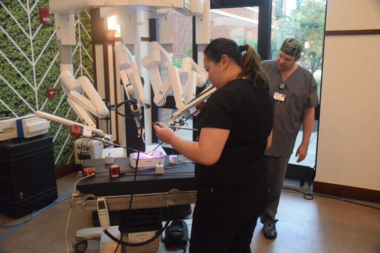 Deaconess Illinois demos new robotic surgery technology | Health | WPSD ...