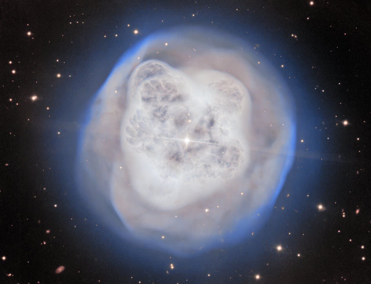 New image of the Crystal Ball Nebula captures the ‘spectacular’ throes ...