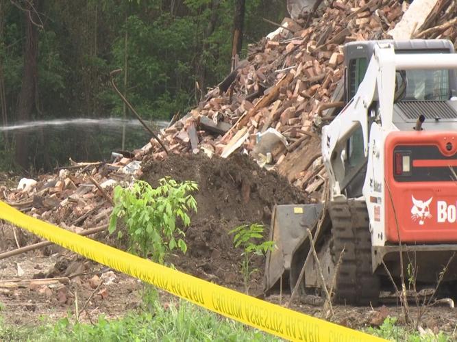 Demolition begins for old Brown Shoe Factory in Murphysboro, Illinois ...