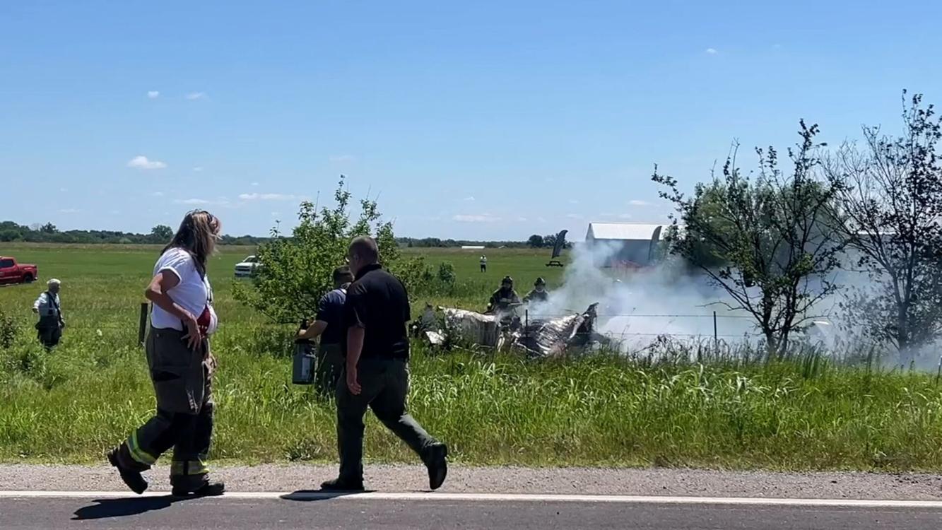 Pilot and 11 skydivers dead after Missouri plane crash, officials say ...