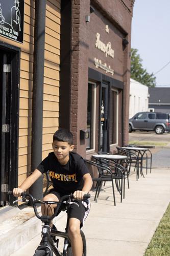 Local dad, counselor talk setting healthy boundaries on social media ...