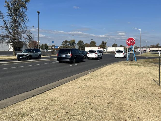 New stop signs on James Sanders Blvd in action | News | WPSD Local 6