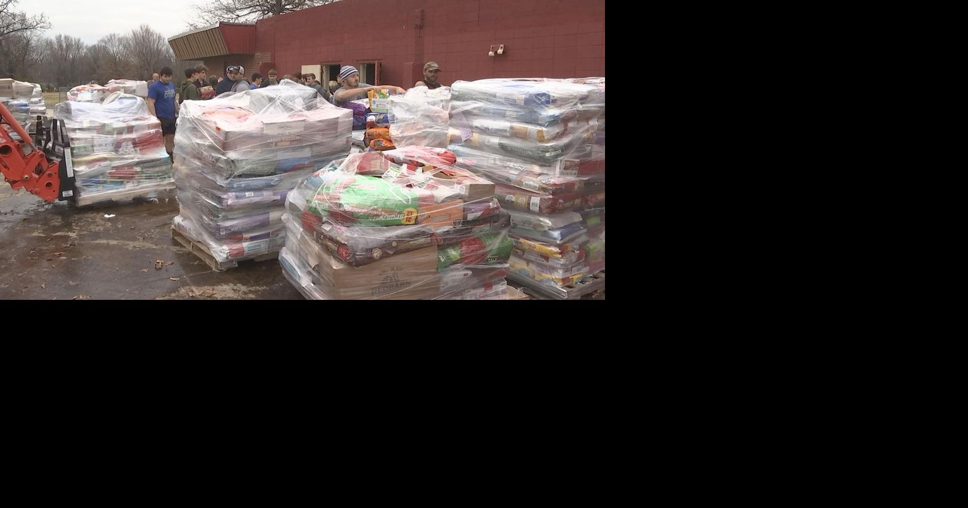 Graves County football team helps unload pet supplies for tornado ...