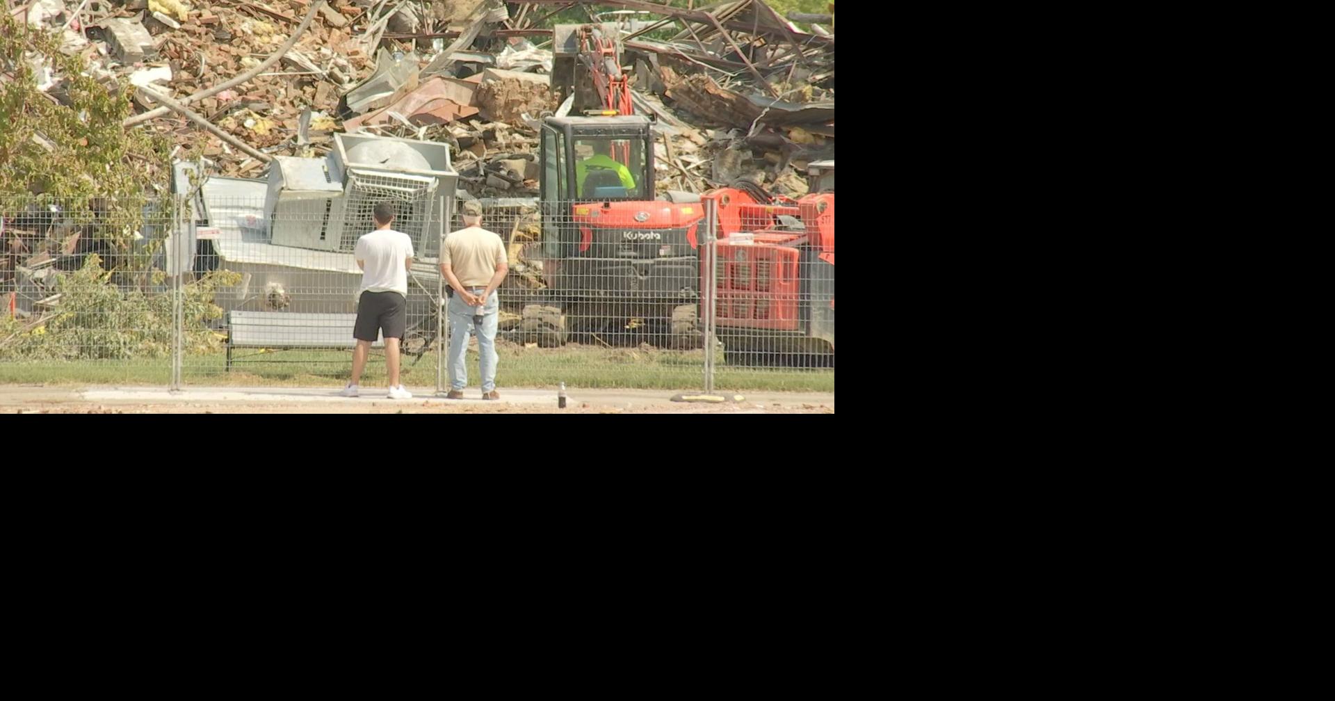 Community gathers to watch as Graves County Courthouse demolition ...