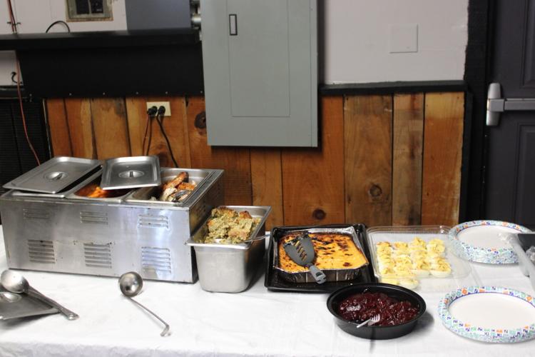 Charlie Joe's hosts first free Thanksgiving meal | News | WPSD Local 6