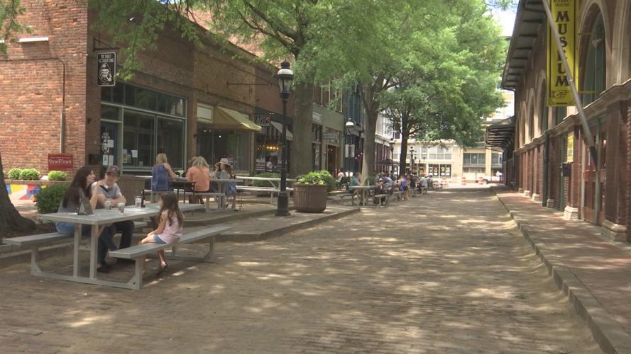 Warm weather and loosened COVID-19 restrictions draw crowd to downtown ...