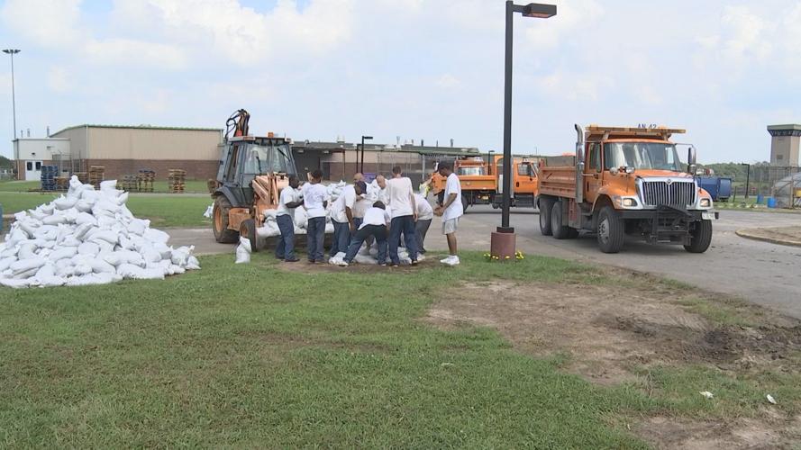 100,000-plus sandbags and counting: Shawnee Correctional Center helping ...