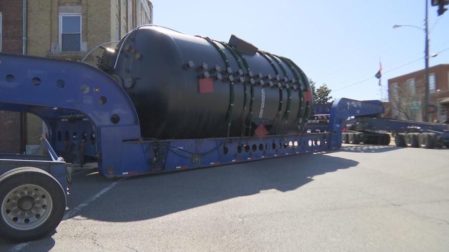 'Everybody had their cameras out': Superload hauls 200-ton load through ...