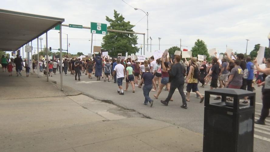 SIU Carbondale student organizes George Floyd protest that draws ...