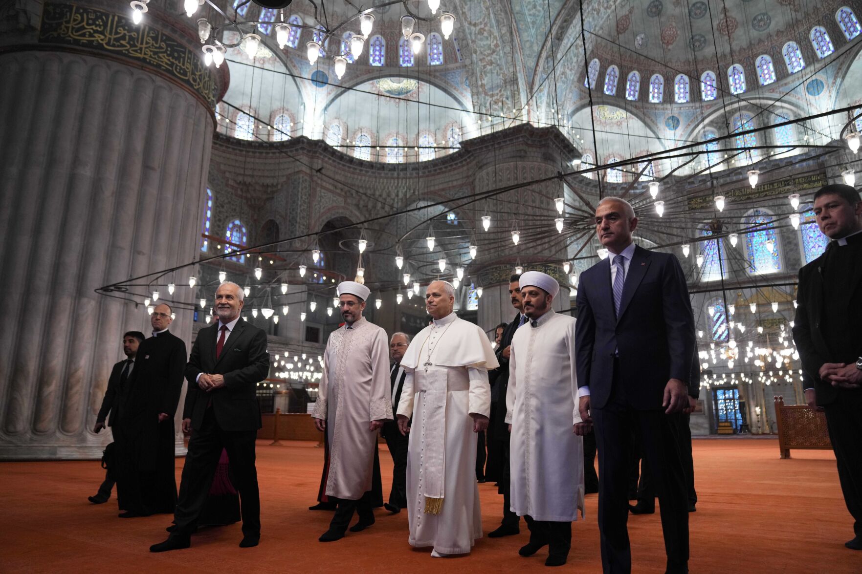 Pope Leo removes shoes but does not appear to pray in first mosque visit | News | WPSD Local 6