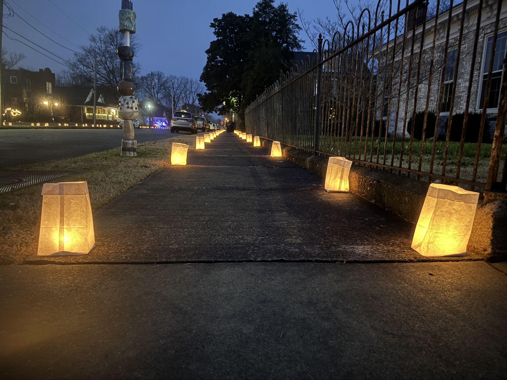 Annual Holiday Luminaria kicks off, lighting Paducah's Lower Town ...