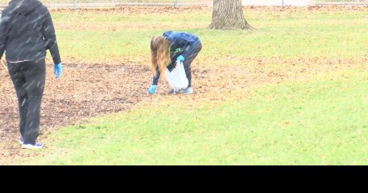 Sam Davey Elementary students clean up their school | News | wqow.com