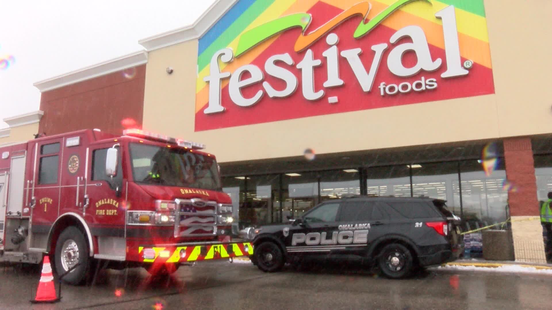 Vehicle backs into Onalaska Festival Foods entrance Wisconsin News wqow