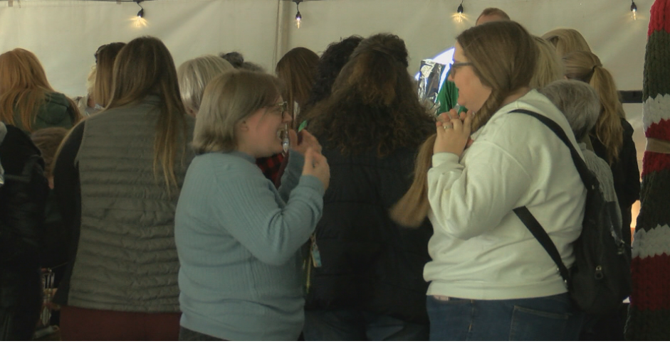 People enjoy craft fair during widows' weekend | News | wqow.com