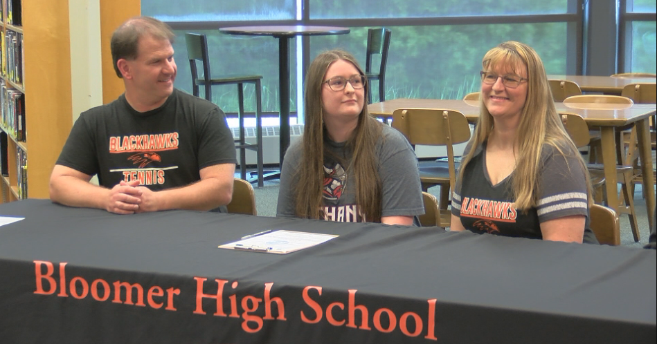 Bloomer's Omar puts pen to paper to join Bethany Lutheran tennis team ...