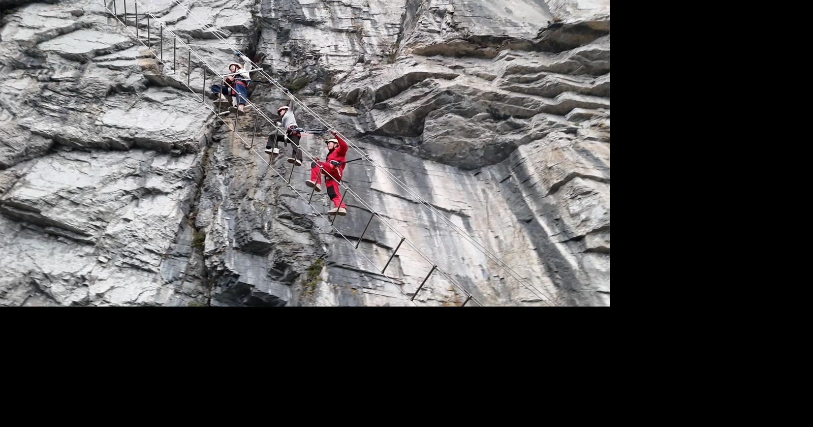 China’s hottest new tourist attraction is 5,000 feet in the air ...