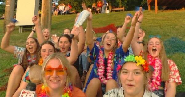 Crowd 'Cast: Pepin/Alma routs Assumption behind Olson's 7 TDs | Prep Sports | wqow.com