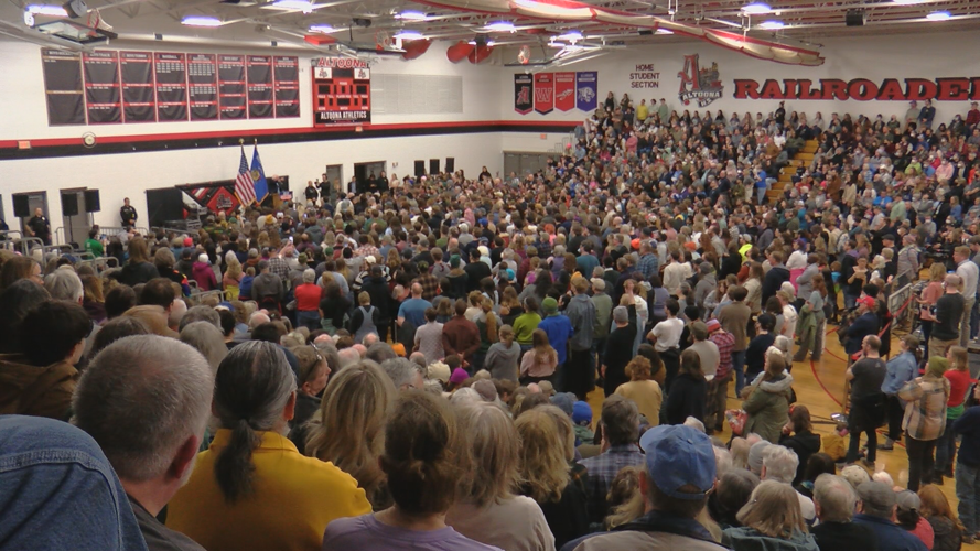 PHOTOS: Bernie Sanders rallies in Altoona | News | wqow.com