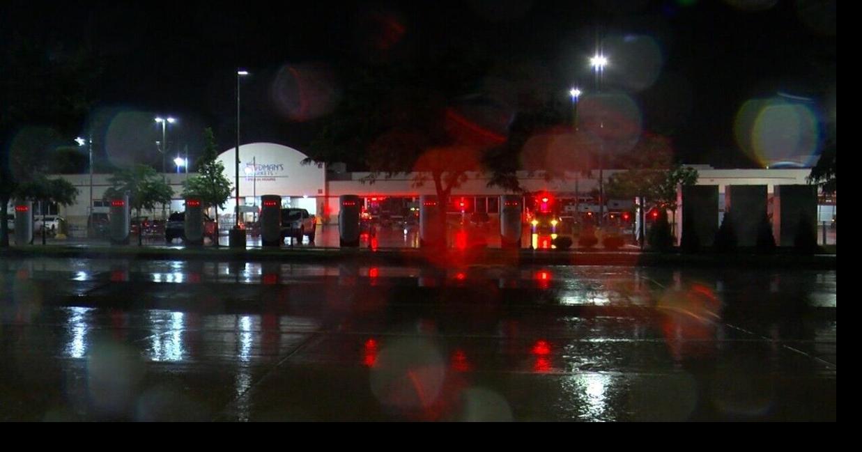 MFD responds to partial roof collapse at Woodman's on Madison's east ...
