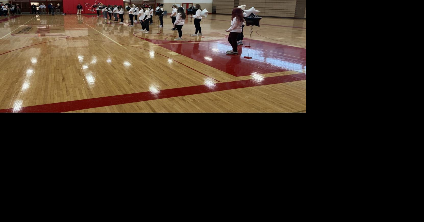 WEB EXTRA: CFM Sabers hockey receives state sendoff | Sports | wqow.com