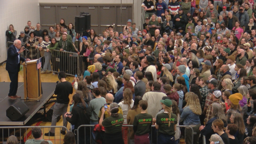 PHOTOS: Bernie Sanders rallies in Altoona | News | wqow.com