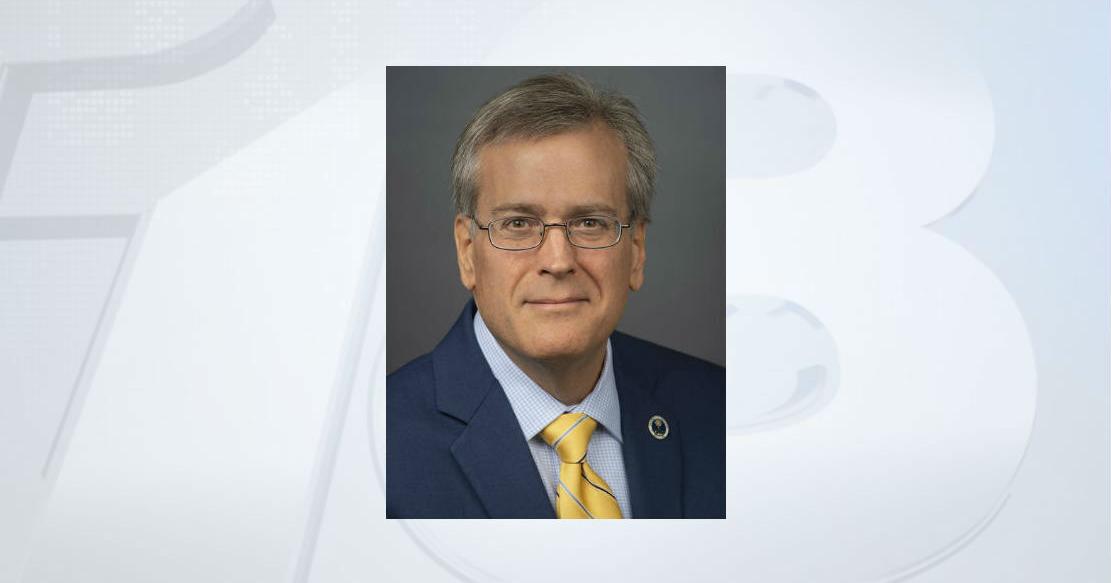 UPDATE: UWEC vice chancellor accused of discrimination won’t leave ...
