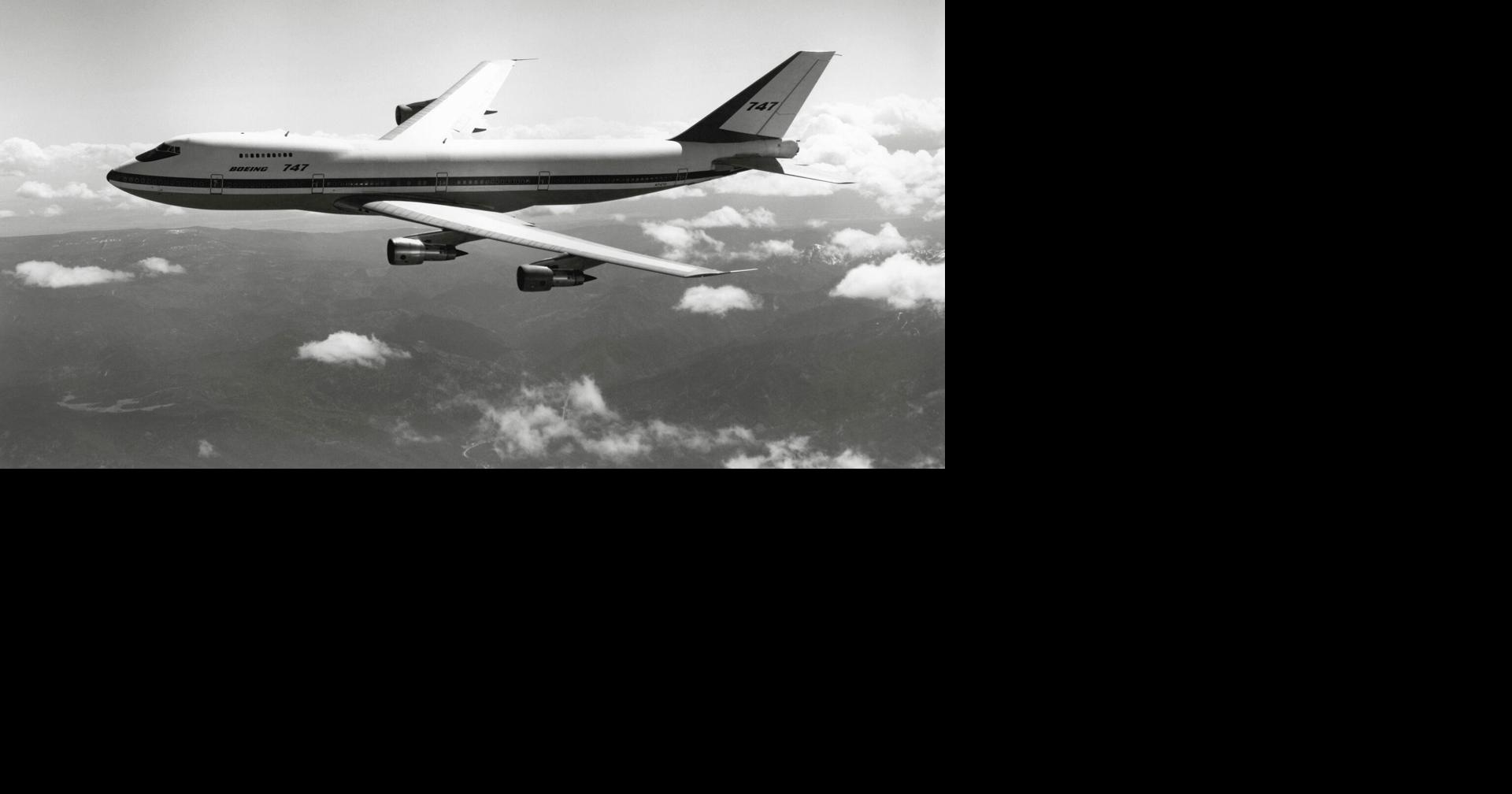 The very last 747 jumbo jet just rolled off Boeing's assembly line ...