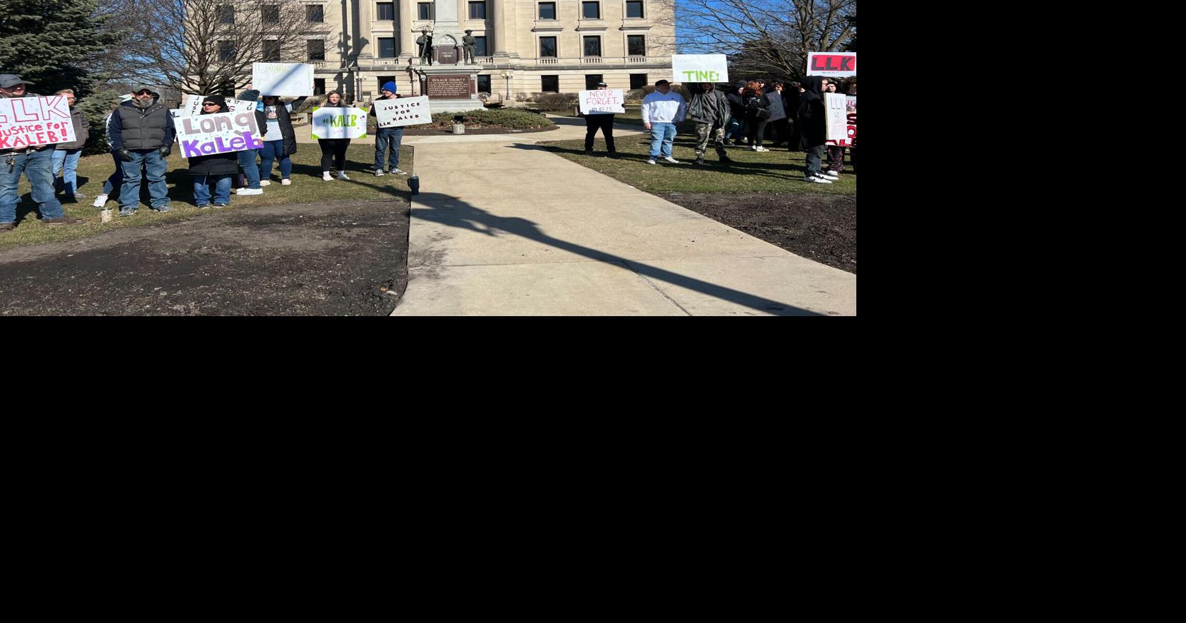 Community gathers at DeKalb County Courthouse to show support for Kaleb ...