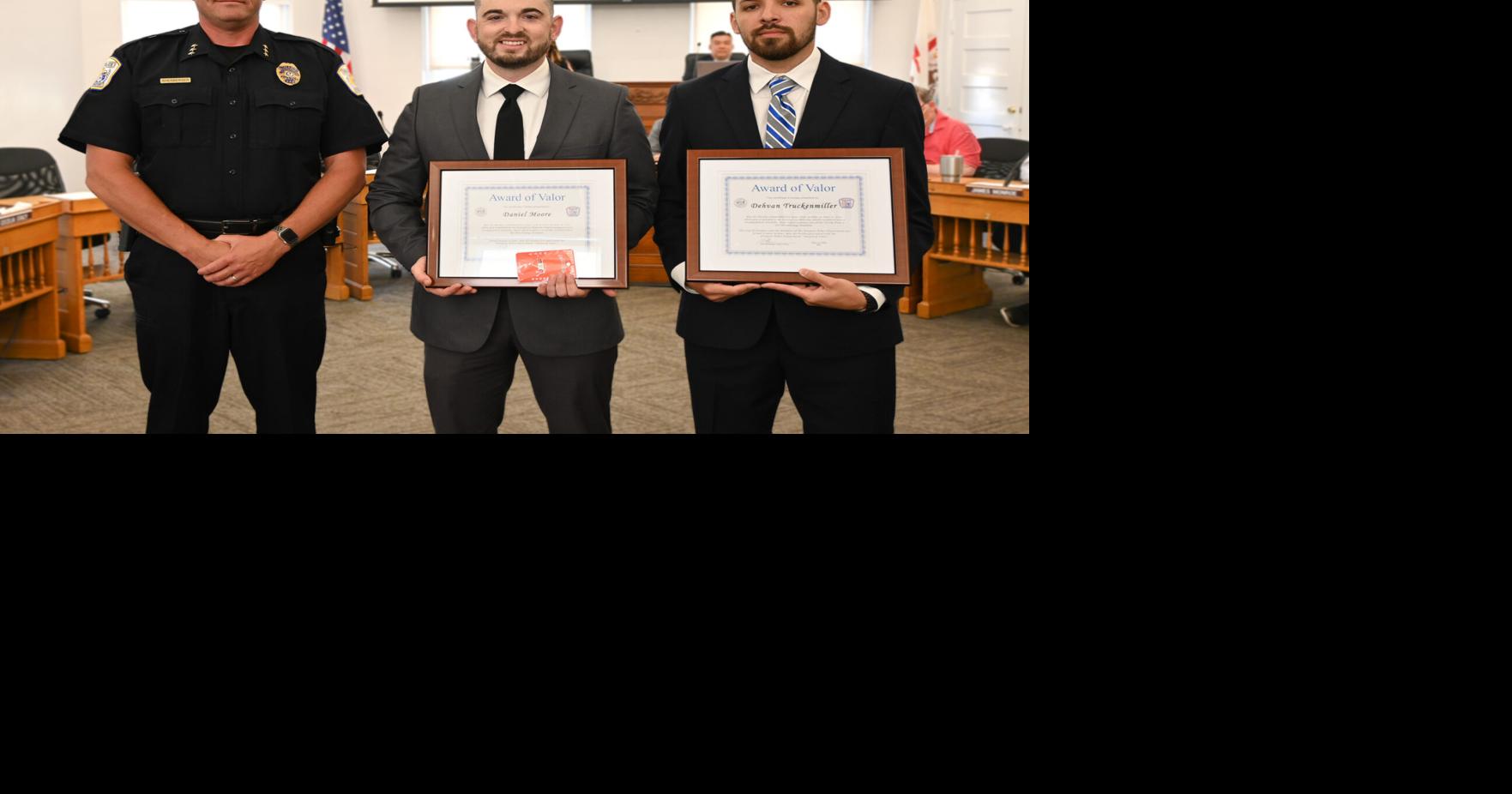 3 Freeport Police officers presented with Award of Valor for June 21 ...