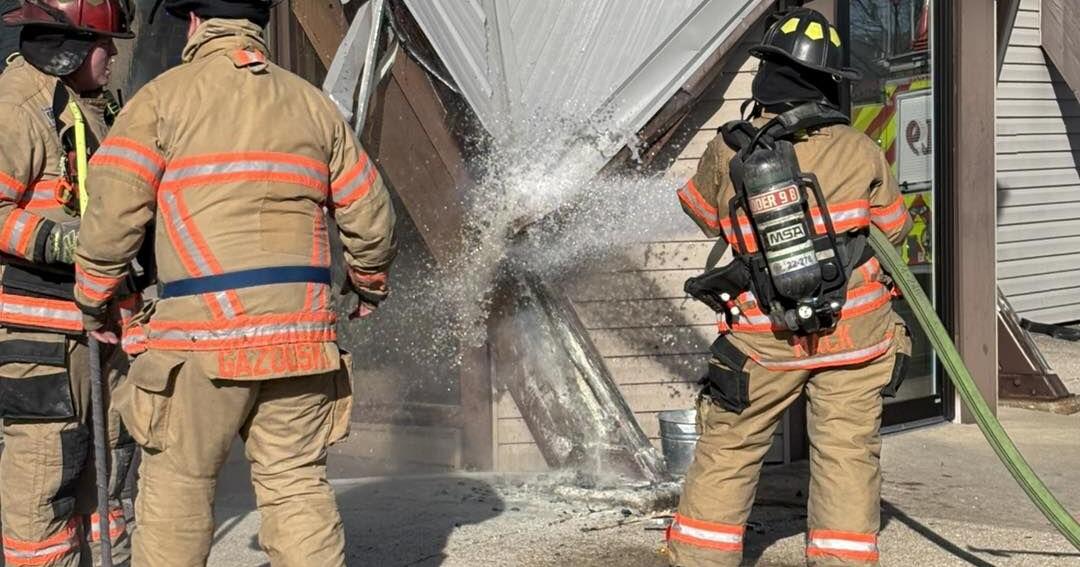 Rockford Fire Department respond to fire at Molly's Deli Tuesday ...