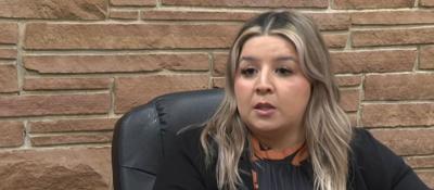Woman distributes over 40,000 'Know Your Rights' cards amid immigration ...