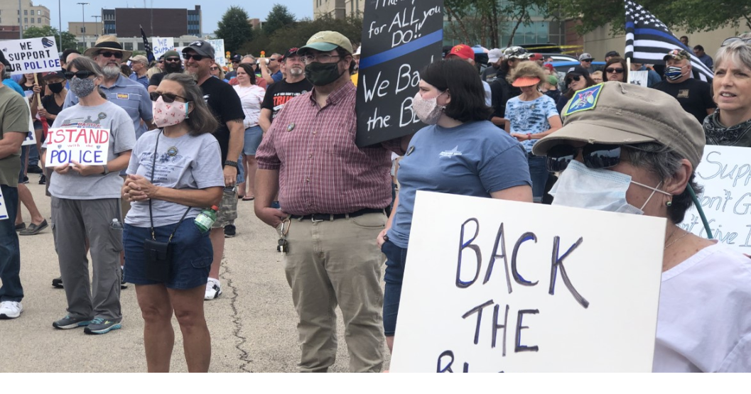 Hundreds gather at Back the Blue rally in Rockford, met by protests ...