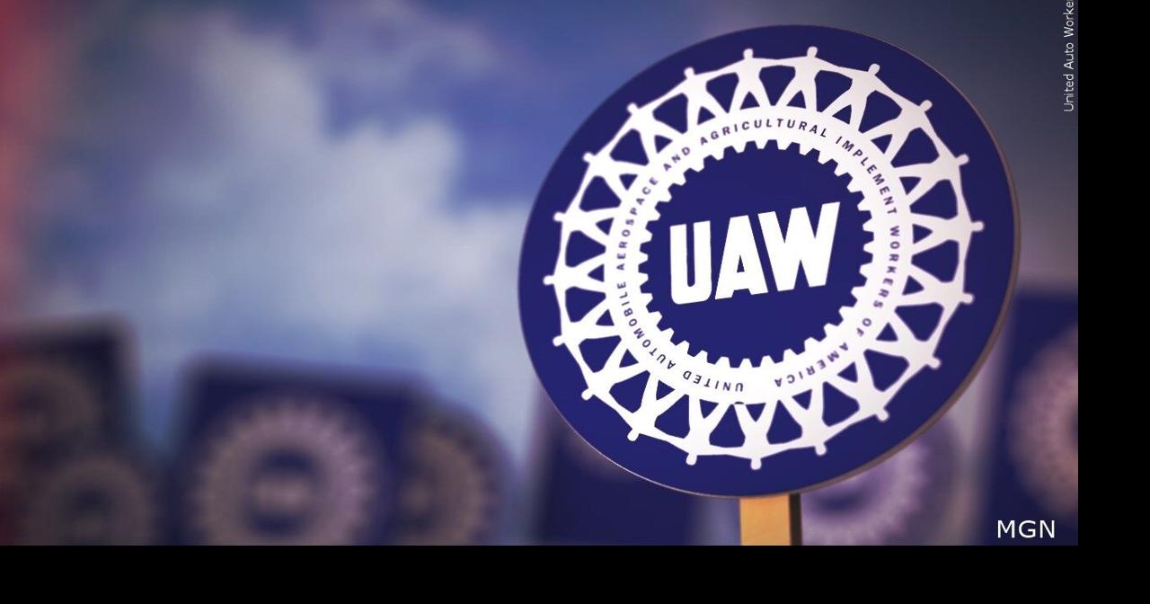 Local union members reacting to approval of agreement between UAW ...
