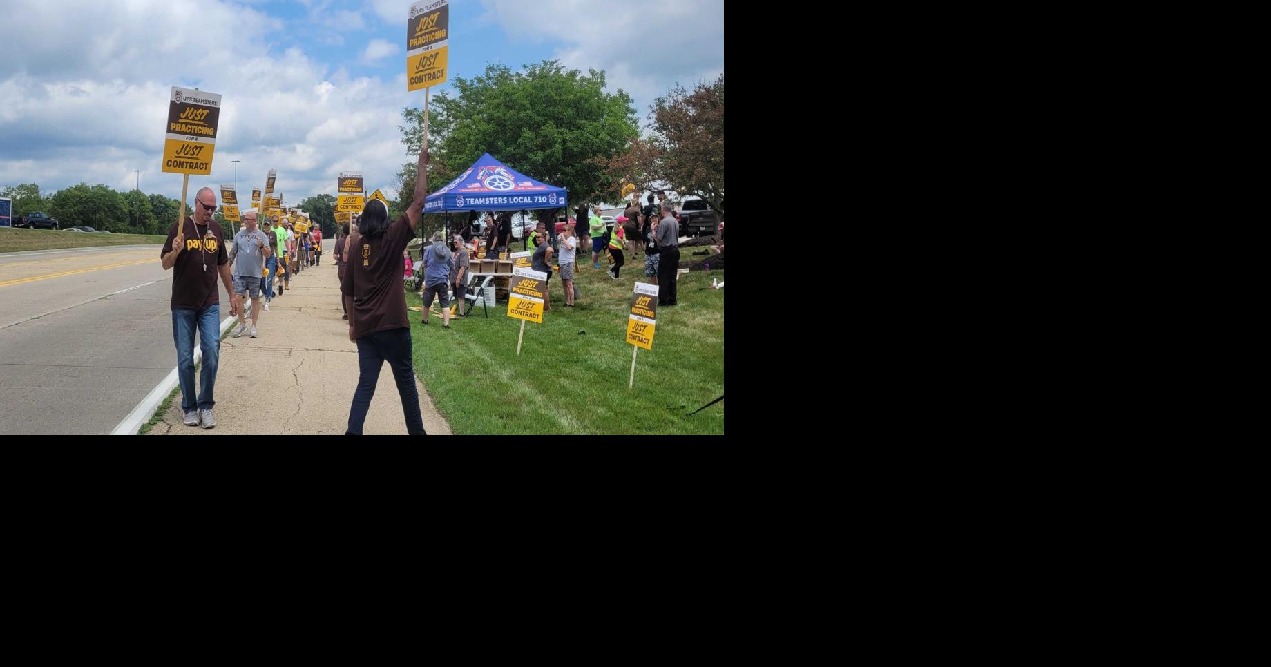 Stateline UPS workers gather to practice picket | Top Stories | wrex.com