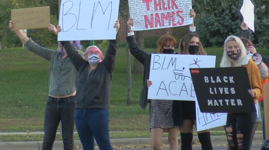 President Trump supporters rally in Beloit | News | wrex.com