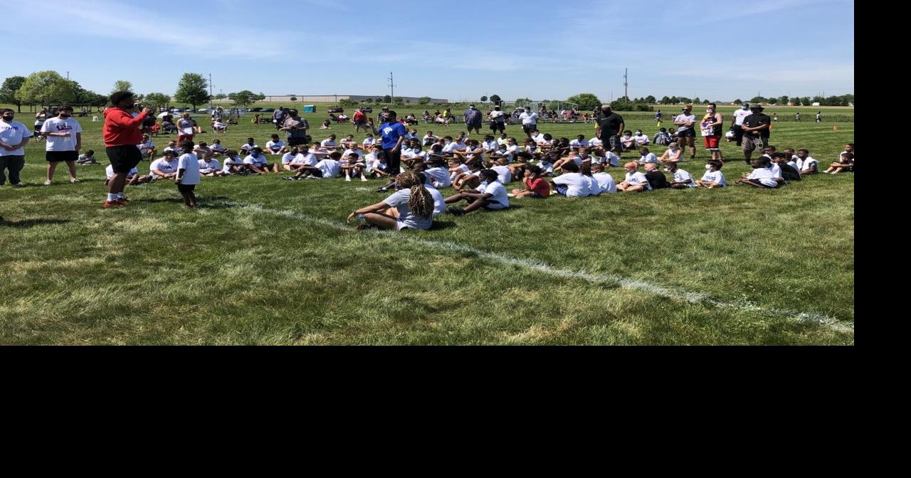 Former Chicago Bear Helps Kickoff Rockford Flag Football Season | News ...