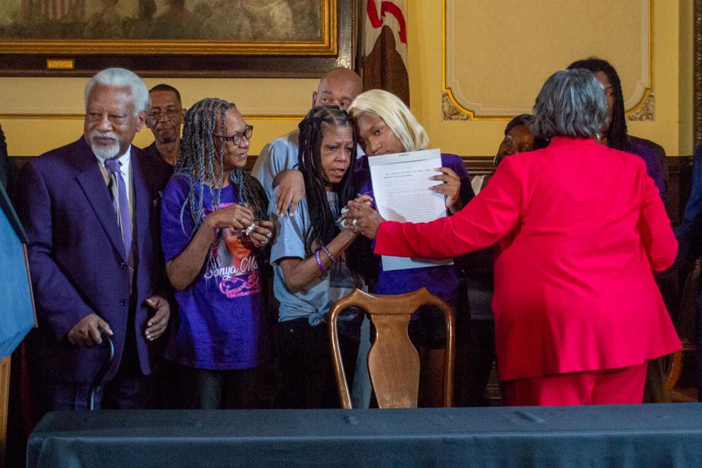 Pritzker signs police background check expansion in Sonya Massey’s honor | Illinois | wrex.com