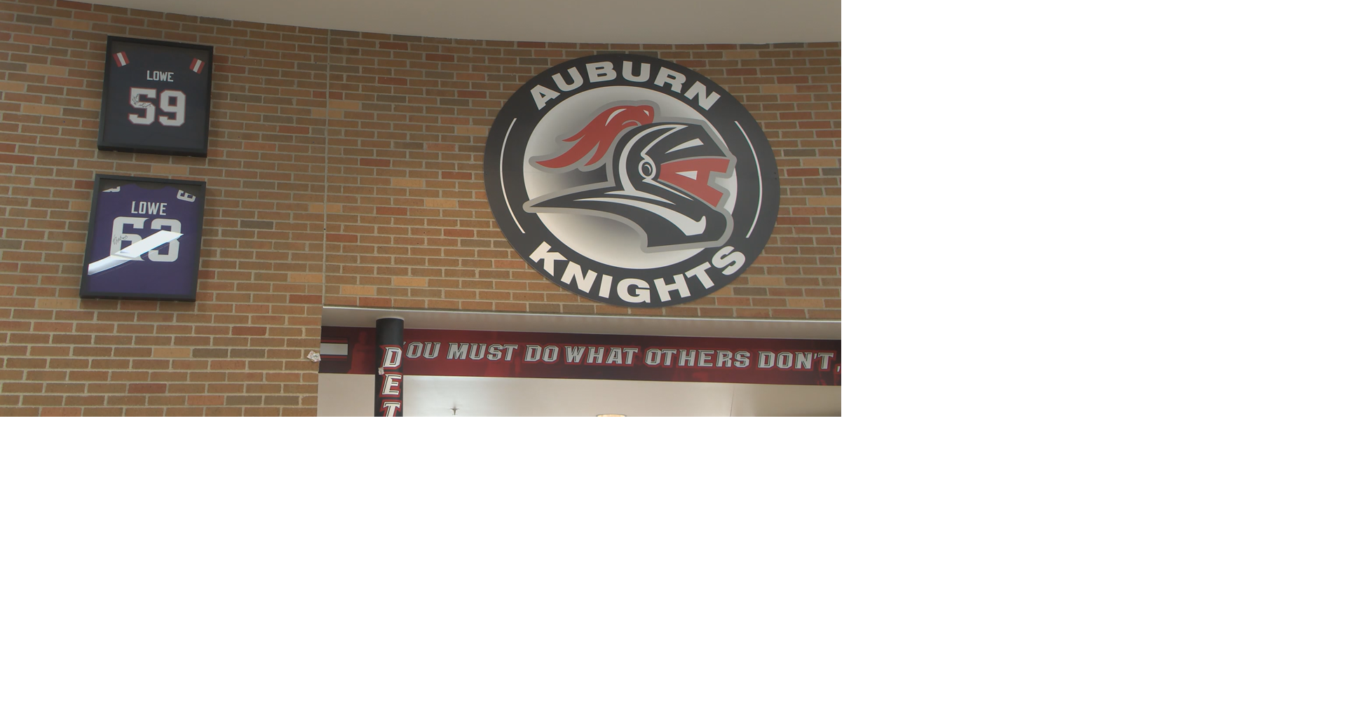 Auburn shows pride in Vederian Lowe reaching Super Bowl | Top Stories ...