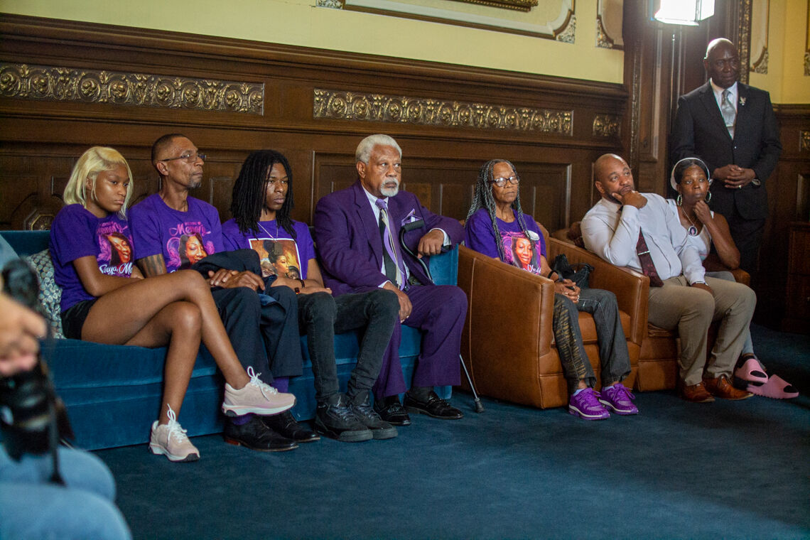 Pritzker signs police background check expansion in Sonya Massey’s honor | Illinois | wsiltv.com