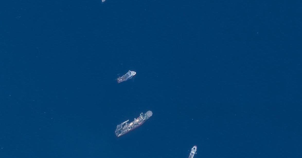 OceanGate Expeditions believes all 5 people on board the missing ...