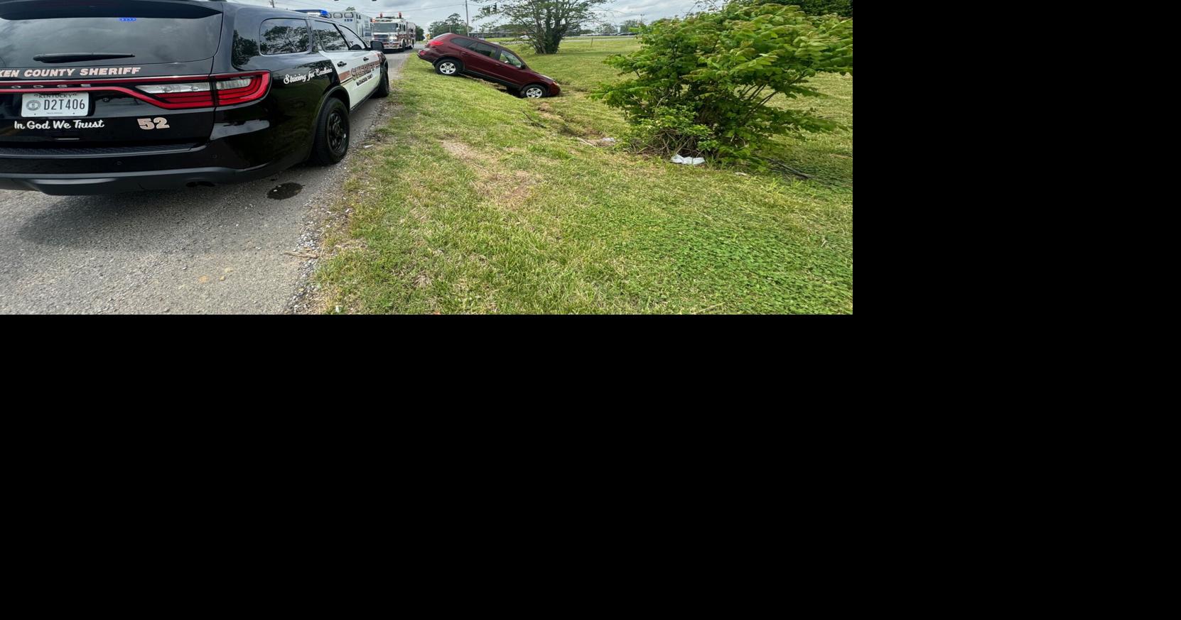 Two hospitalized in ignored traffic-light car crash | News | wsiltv.com